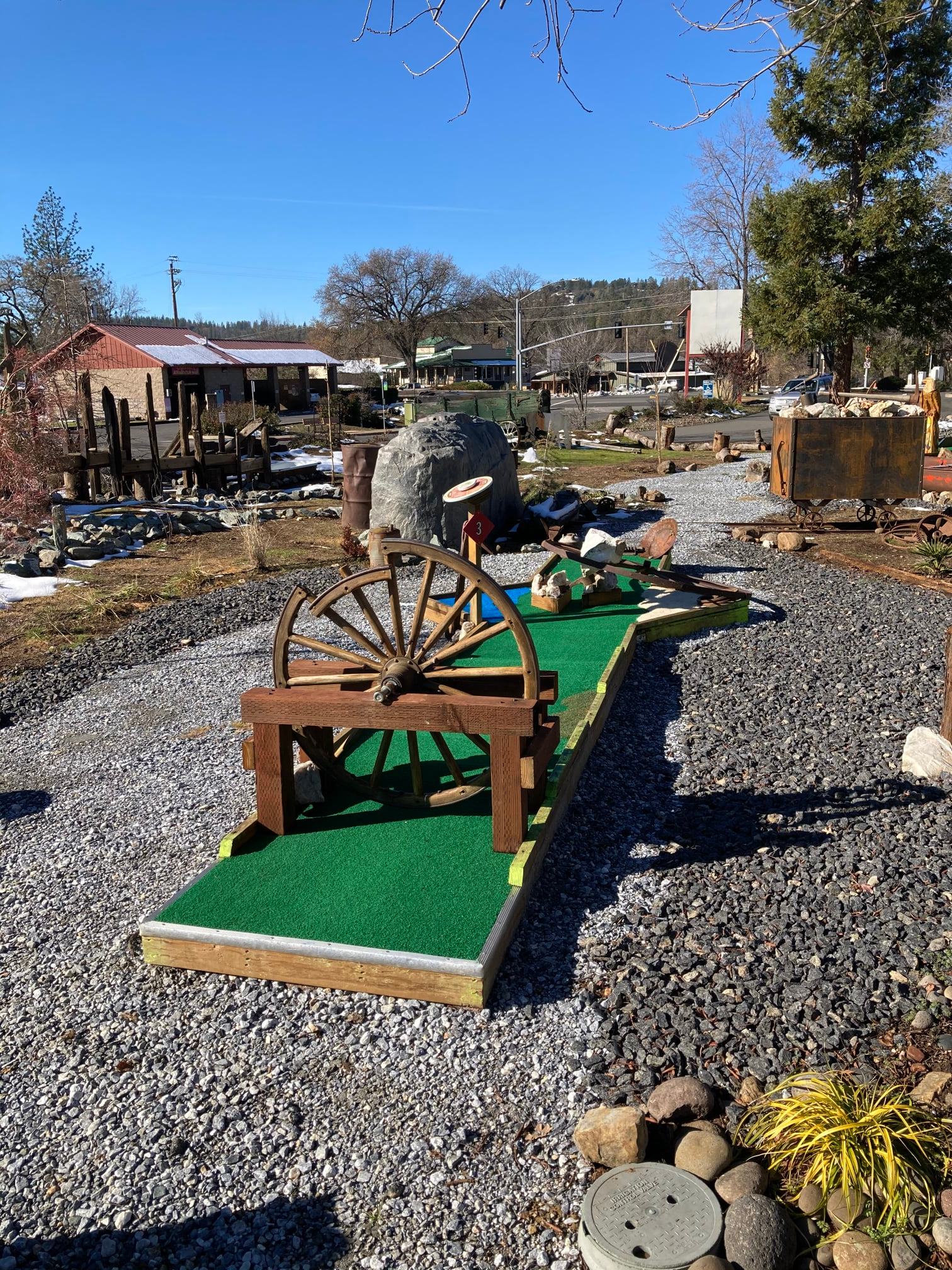 Murphys Mini Golf - GoCalaveras.com